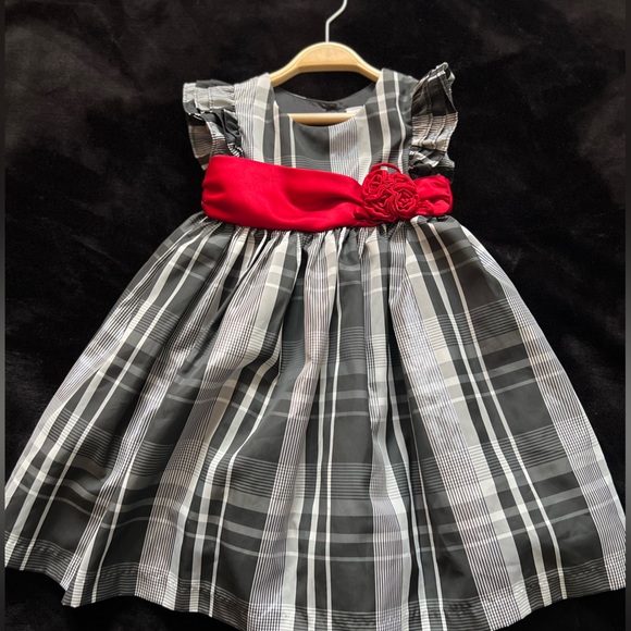 Cherokee | Dresses | Blackwhite Pleatedplaid Redbow Dress | Poshmark